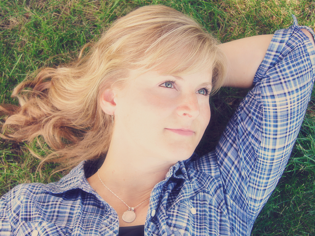 About – Daphne Bach Greer